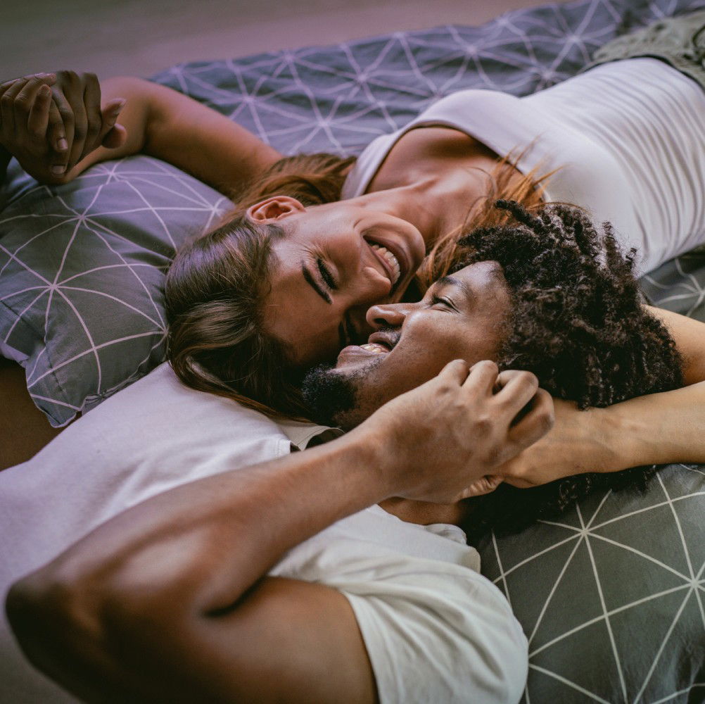 Intimidad física o emocional: ¿cuál es más importante en una relación?